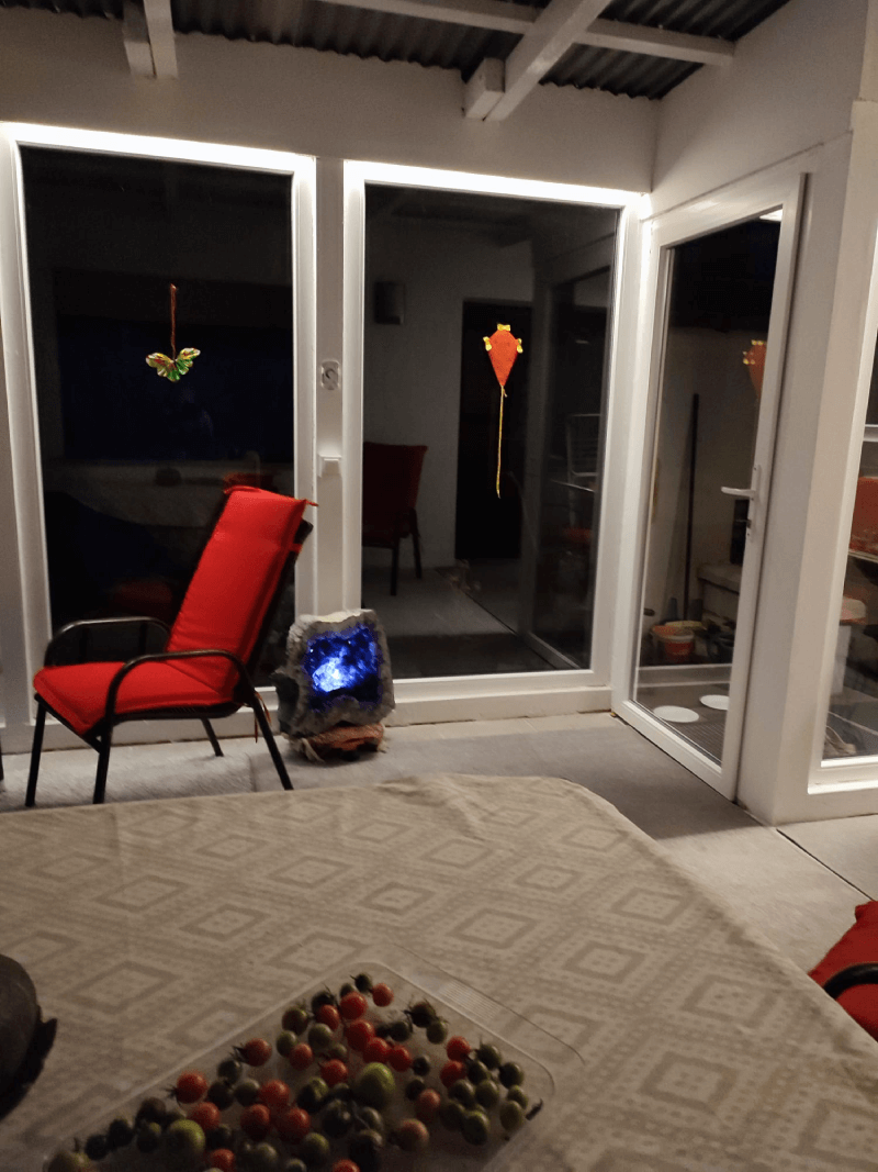 Festverglaste Fenster und Nebeneingangstüren im Profil REHAU SmartLine+ ...