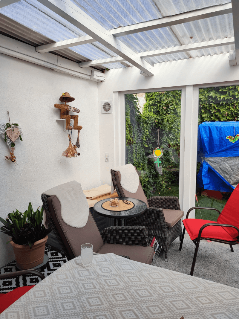 Festverglaste Fenster und Nebeneingangstüren im Profil REHAU SmartLine+ ...